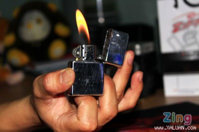 Gian truân đam mê ‘múa lửa’ với Zippo