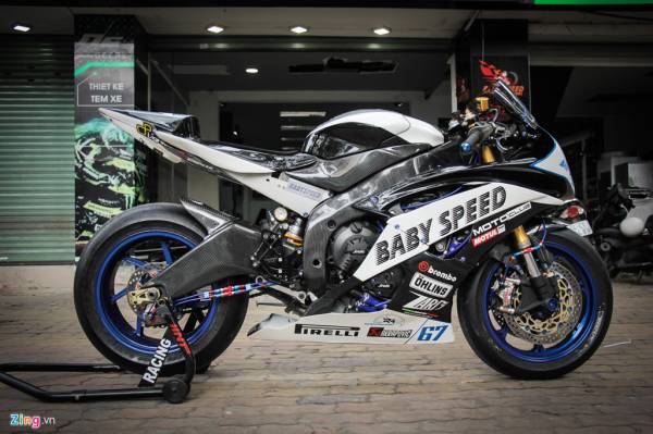 Yamaha R6 độ phong cách xe đua MotoGP tại Sài Gòn