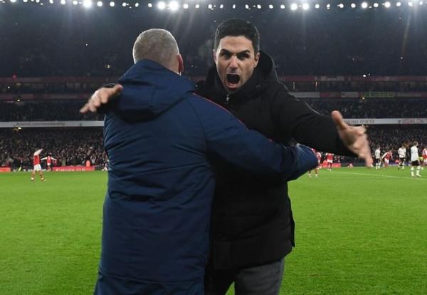 Defeating MU, Arsenal won a record score in the English Premier League ...