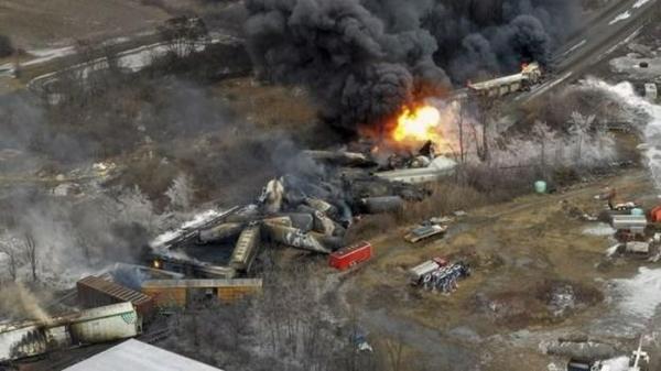 The US tries to fix the consequences of the chemical train derailment ...