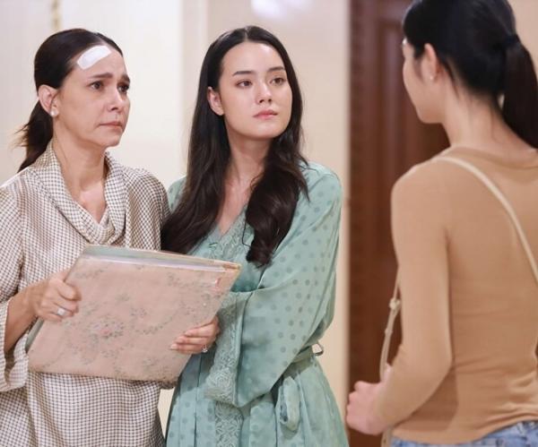 Sinh con cùng ngày với chị dâu, mẹ chồng dúi vào tay tôi một thứ, ông xã liền đưa tôi về nhà ngoại