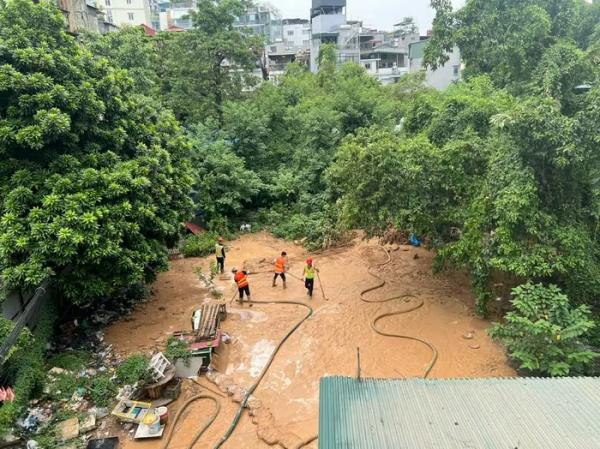 Hà Nội thông tin chính thức về vụ phun trào bùn nhão trong đêm
