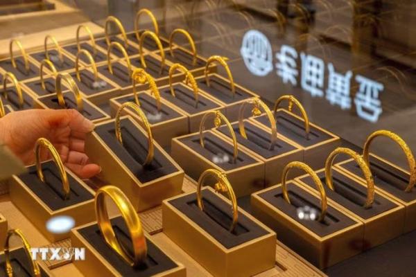 Giá vàng thế giới giảm do lo ngại lạm phát và lãi suất cao